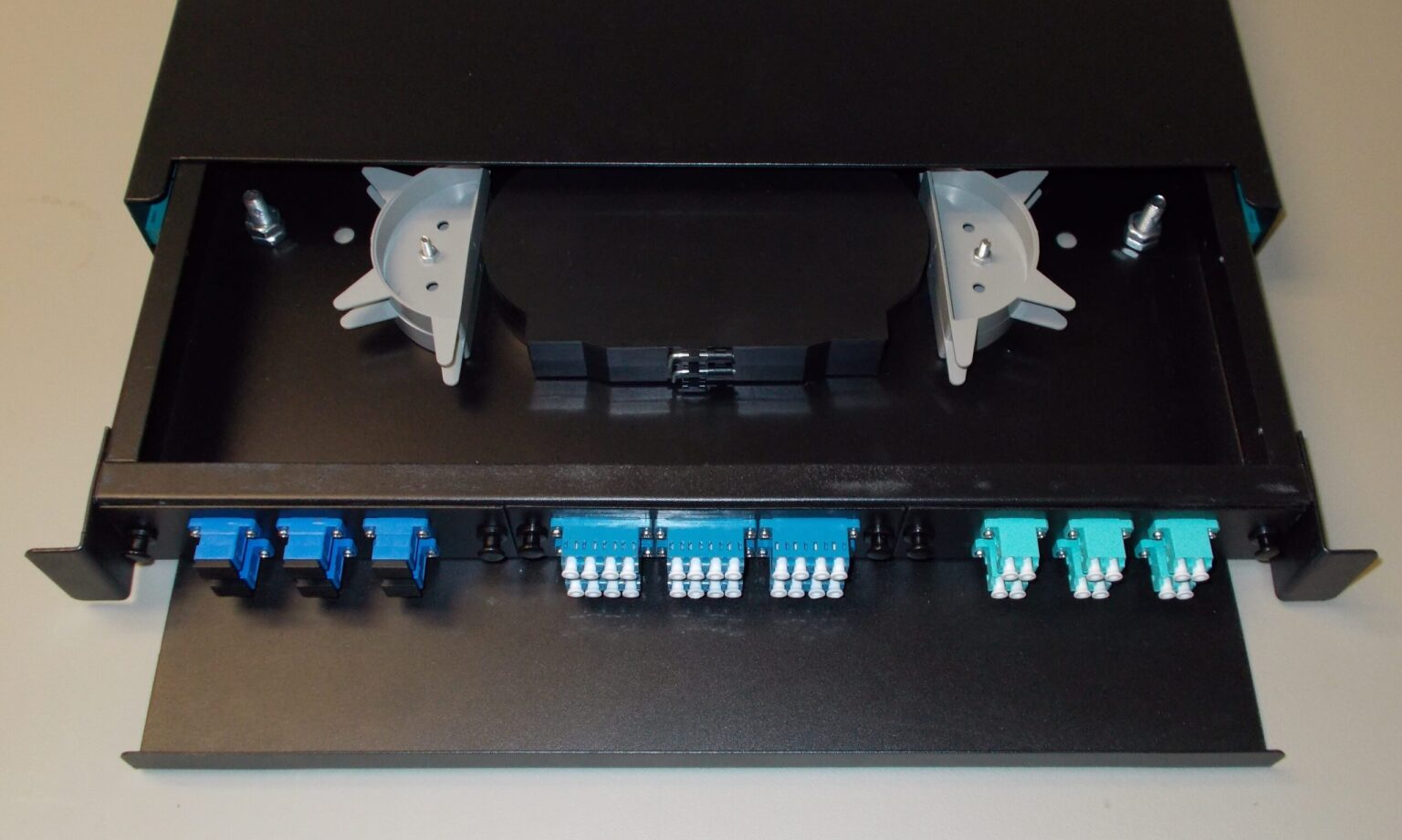 Shop Pre-Loaded Fiber 6 to 24 Port Patch Panel Kits Suppliers with Pigtails - Plugsters